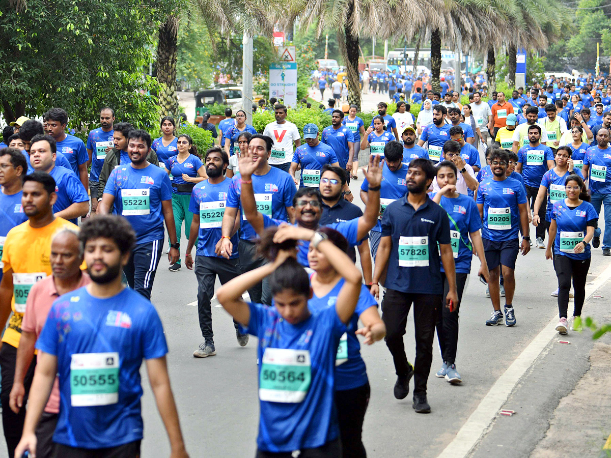 హైదరాబాద్‌ రన్నర్స్‌ సొసైటీ ఆధ్వర్యంలో 5K రన్‌ (ఫొటోలు) | NMDC Hyderabad Marathon 2024 5K Run At ...